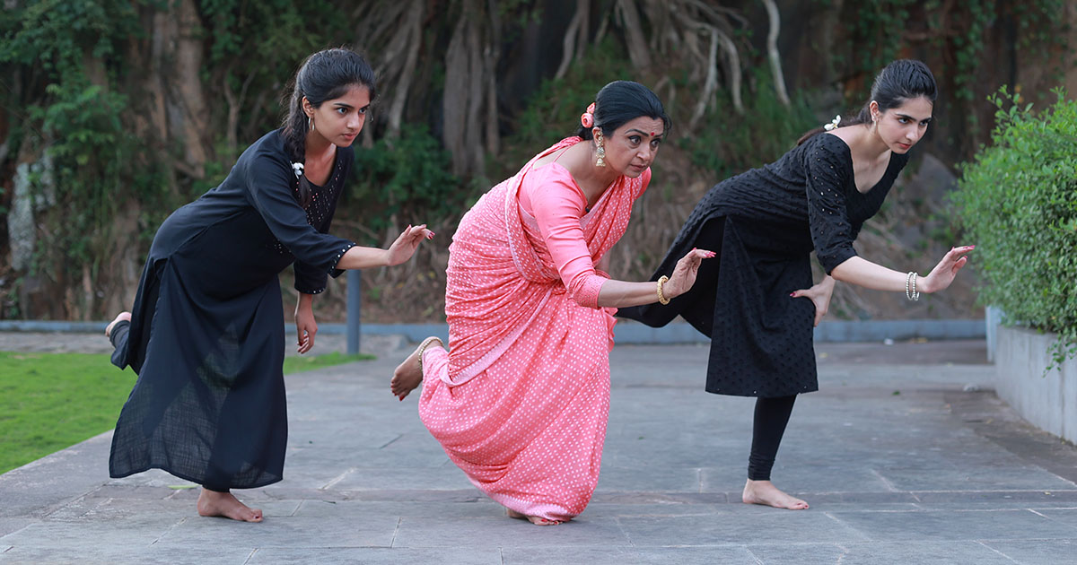 Learn to dance Pashyati Dishi Dishi (Natha Hare Jagannatha Hare ...